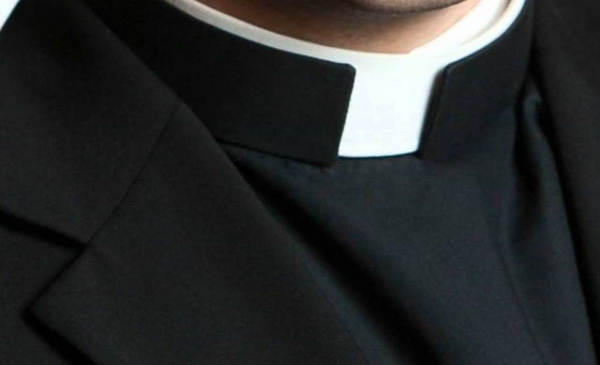 Un cura violó a dos monjas, fue condenado pero seguirá viviendo con ellas