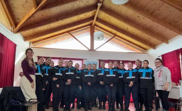 Mujeres policías de la Comarca se capacitaron para mejorar la atención ...